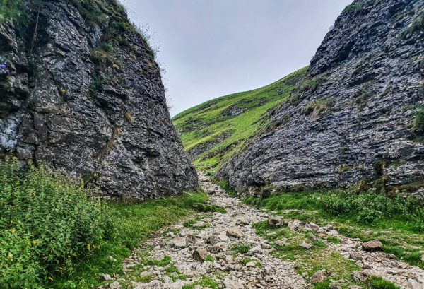 Cave Dale Short Walk From Castleton | 2-Mile Route – Peak District Walks