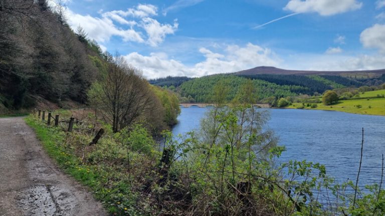 Derwent Dam + Ladybower Reservoir Walk From Fairholmes | 6-Mile Route ...